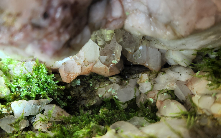 The Stunning Quartz Crystals of Goose Lake