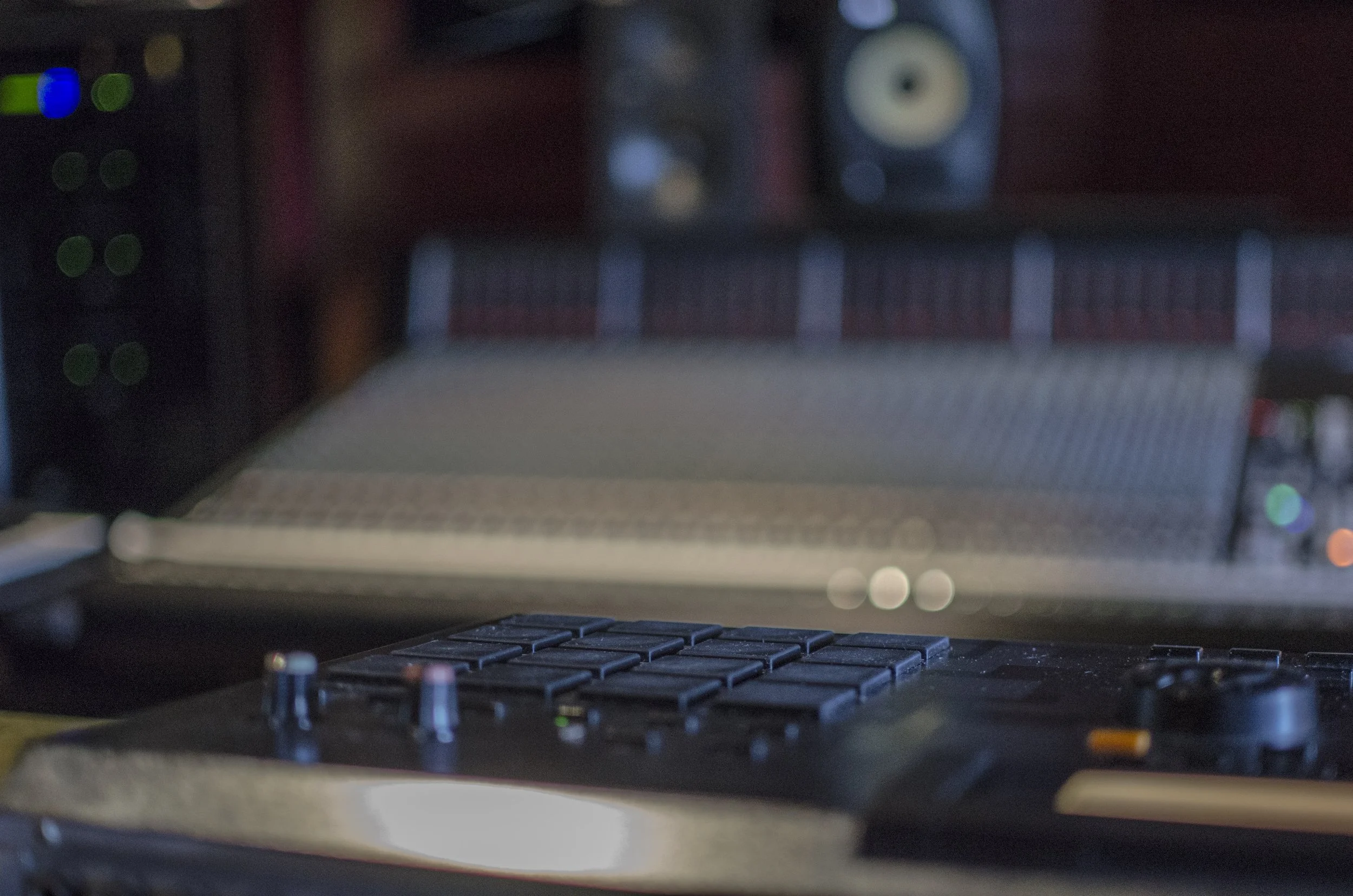 Livestream Music Review Series — damemonster.com