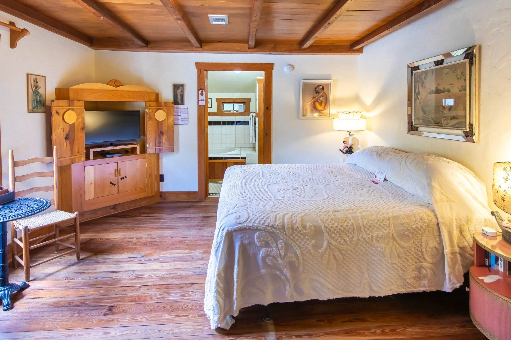 Guest Rooms — Hibiscus Coffee & Guesthouse | 30A Grayton Beach, FL