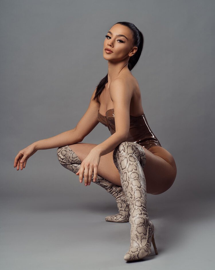 KATIE McINTOSH — The Dark Horse Agency