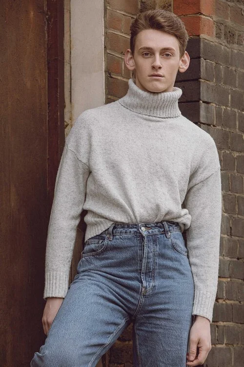 TOMMY ROBB — The Dark Horse Agency