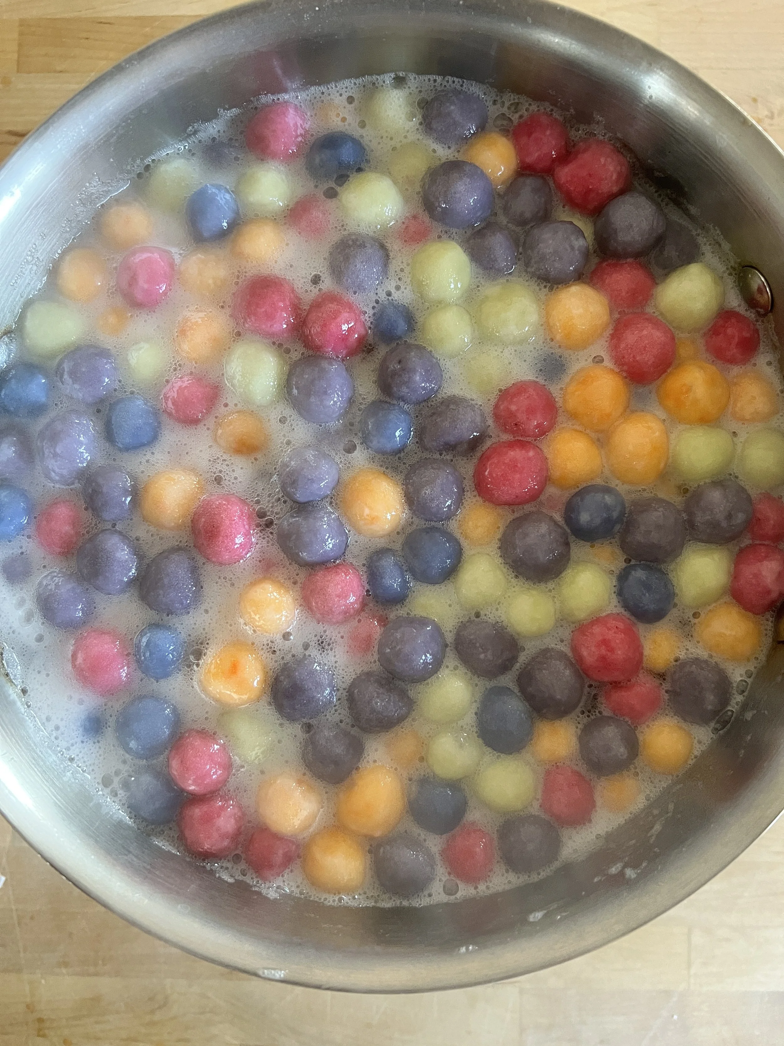 Nam Wan Bua Loi | Rice Ball Coconut Milk Dessert - Saeng's Kitchen