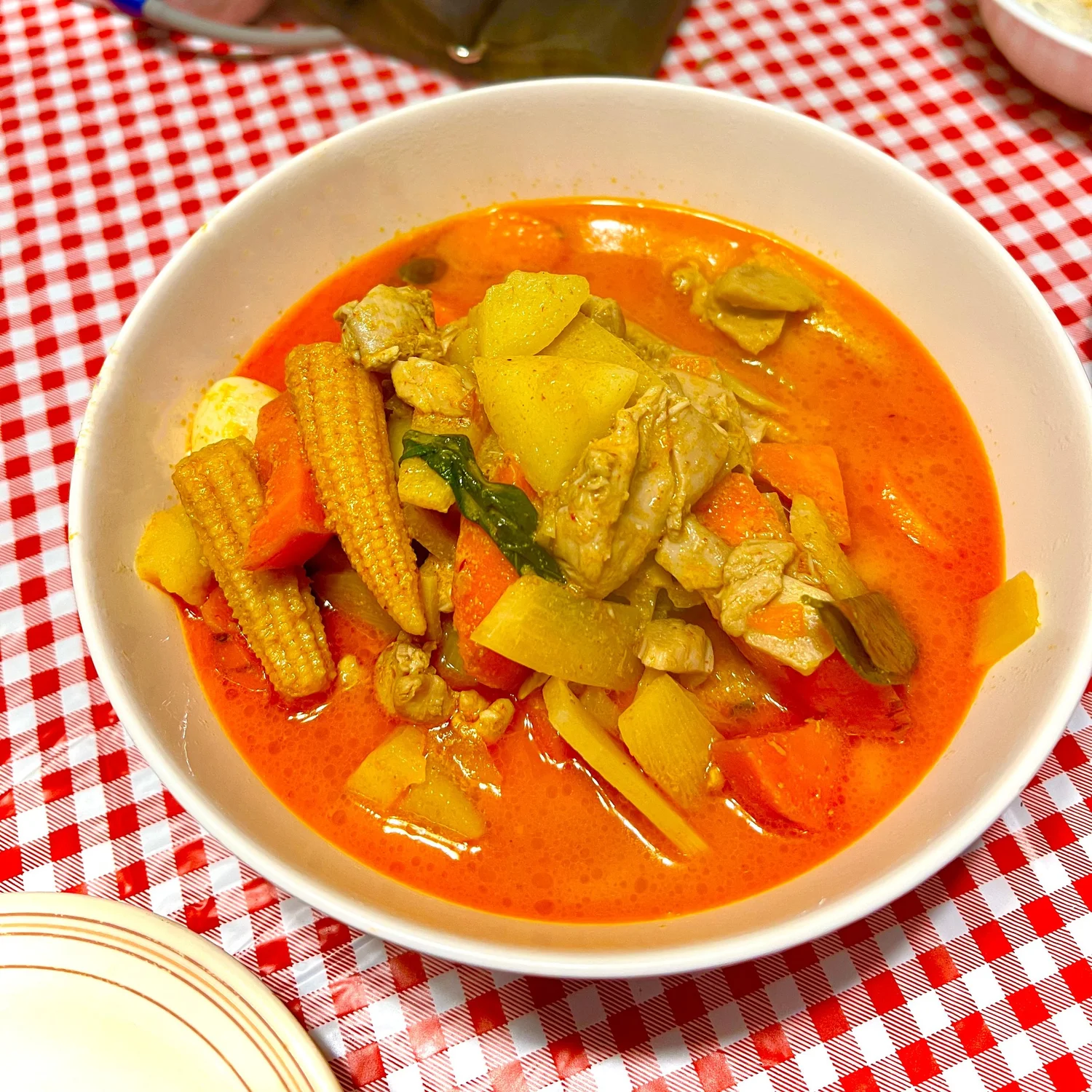 Lao Style Red Curry Recipe with Chicken: A Flavorful Gaeng Phet Delight ...