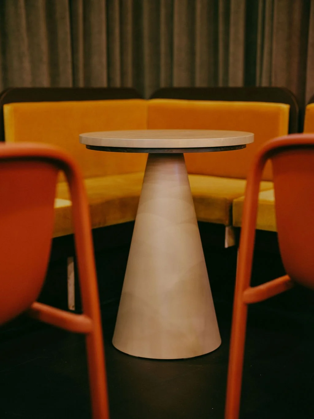 Bar de quartier — Perron designer intérieur commercial et résidentiel