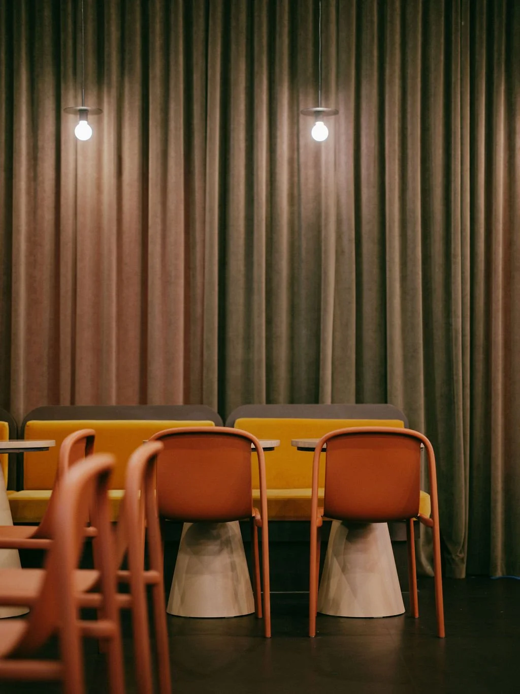 Bar de quartier — Perron designer intérieur commercial et résidentiel