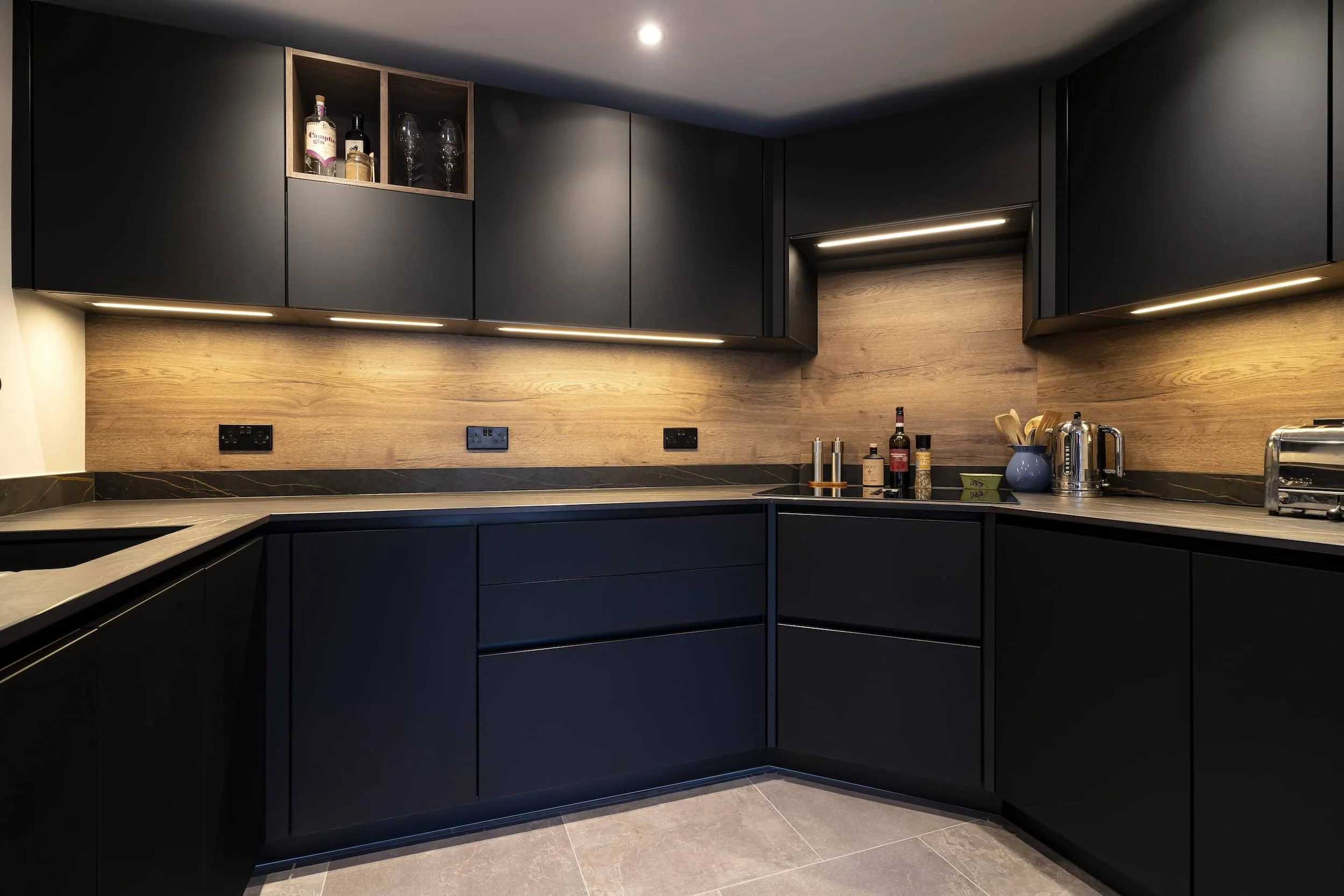 Black Handleless Kitchen In Aylesbury - Ridgeway Interiors