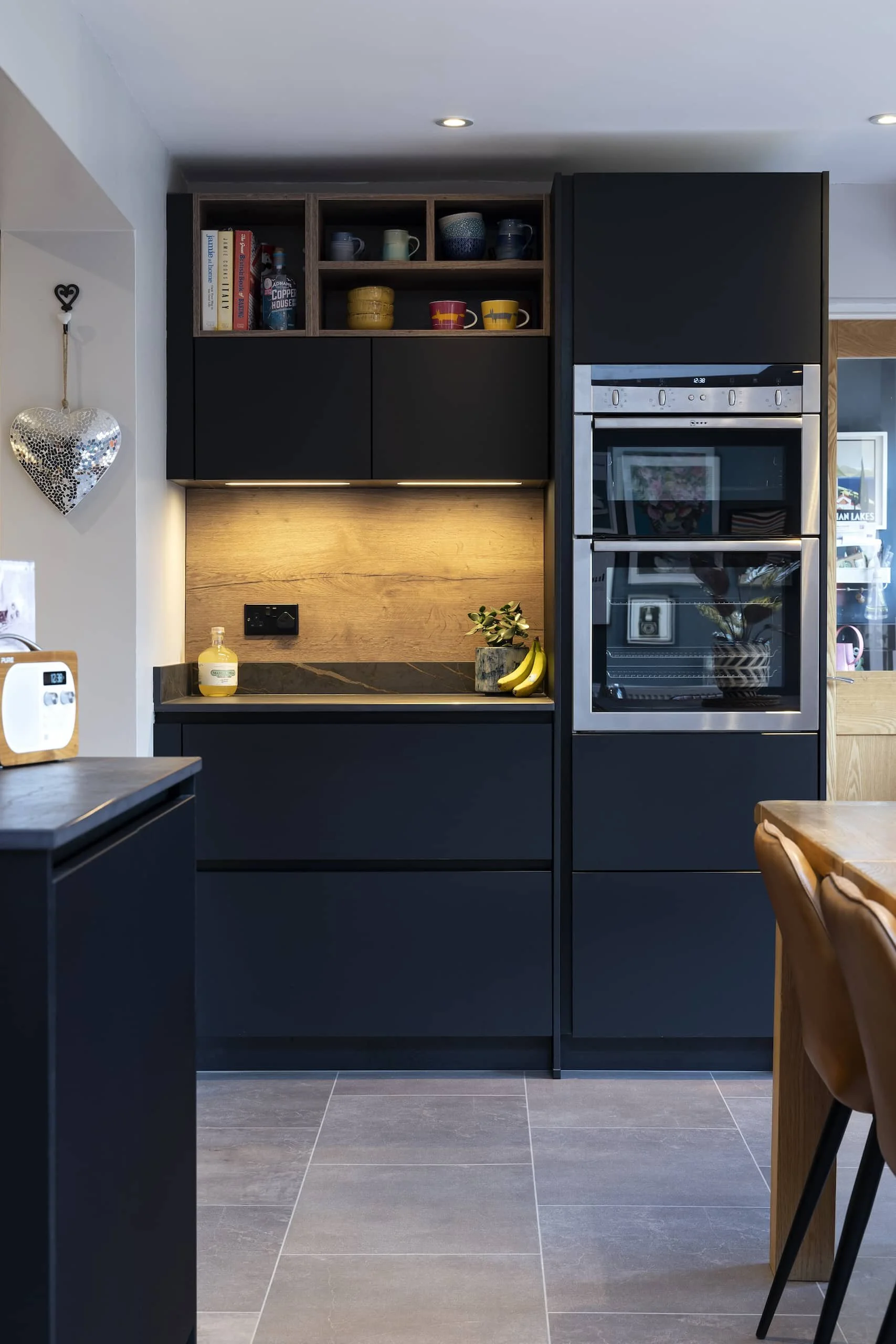 Black Handleless Kitchen In Aylesbury - Ridgeway Interiors