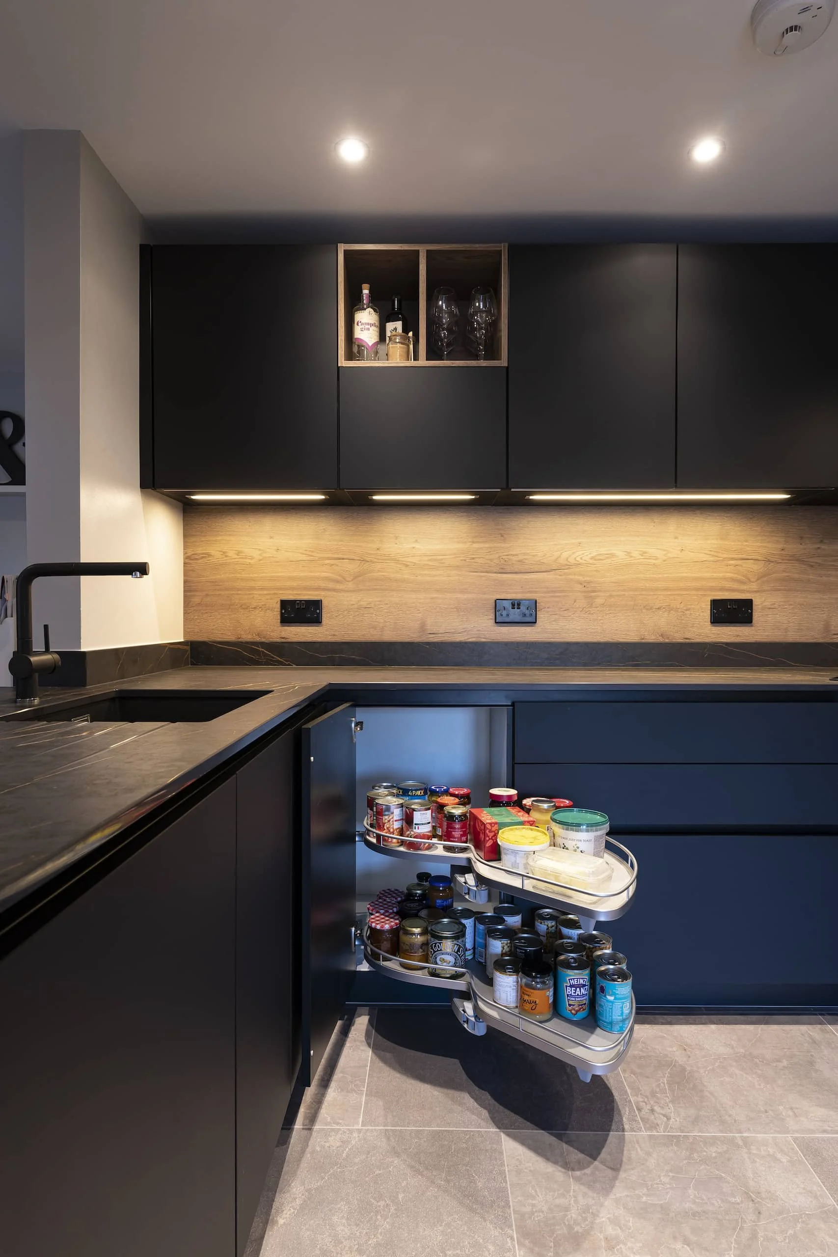 Black Handleless Kitchen In Aylesbury - Ridgeway Interiors