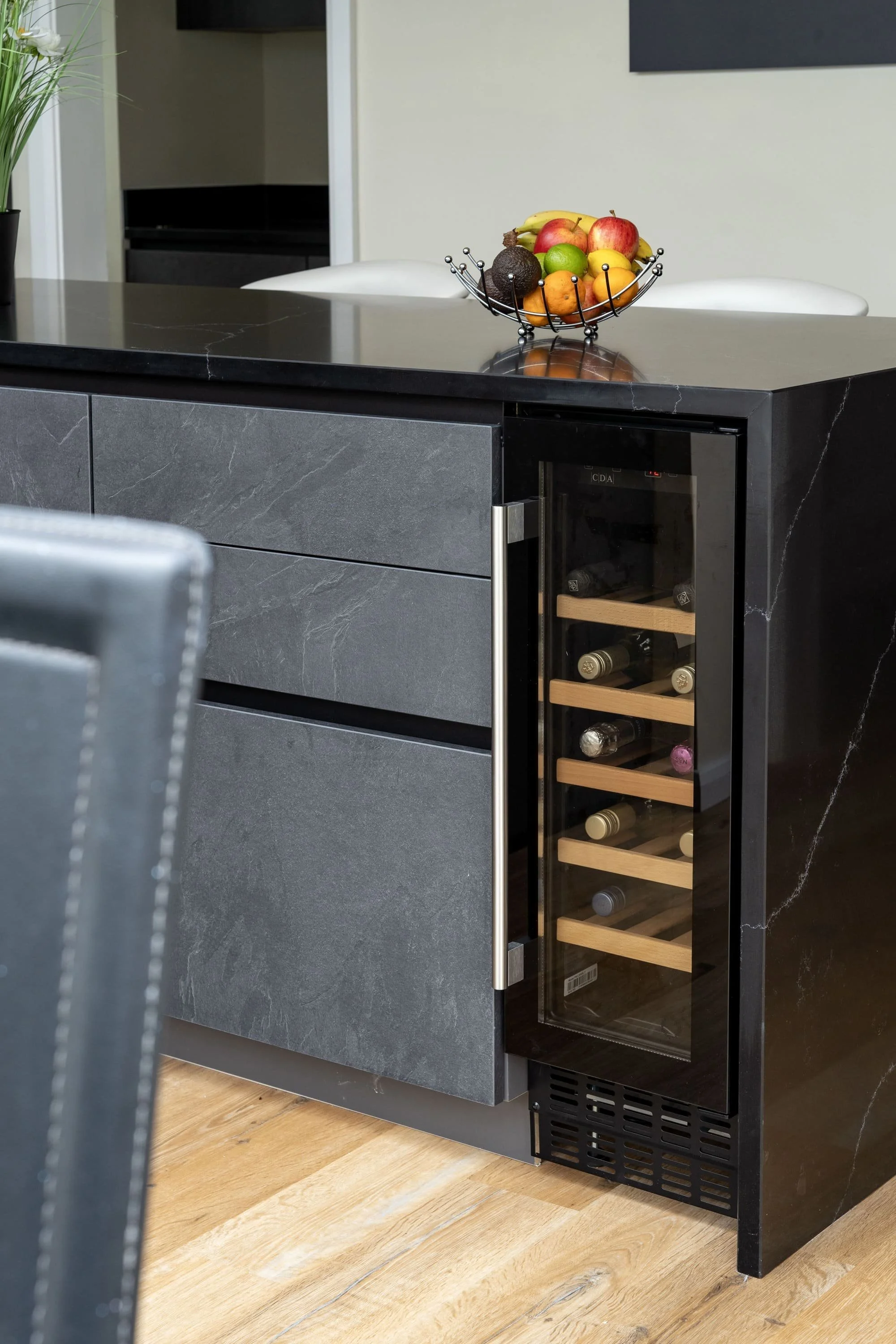 Grey Handleless Kitchen in Aylesbury - Ridgeway Interiors