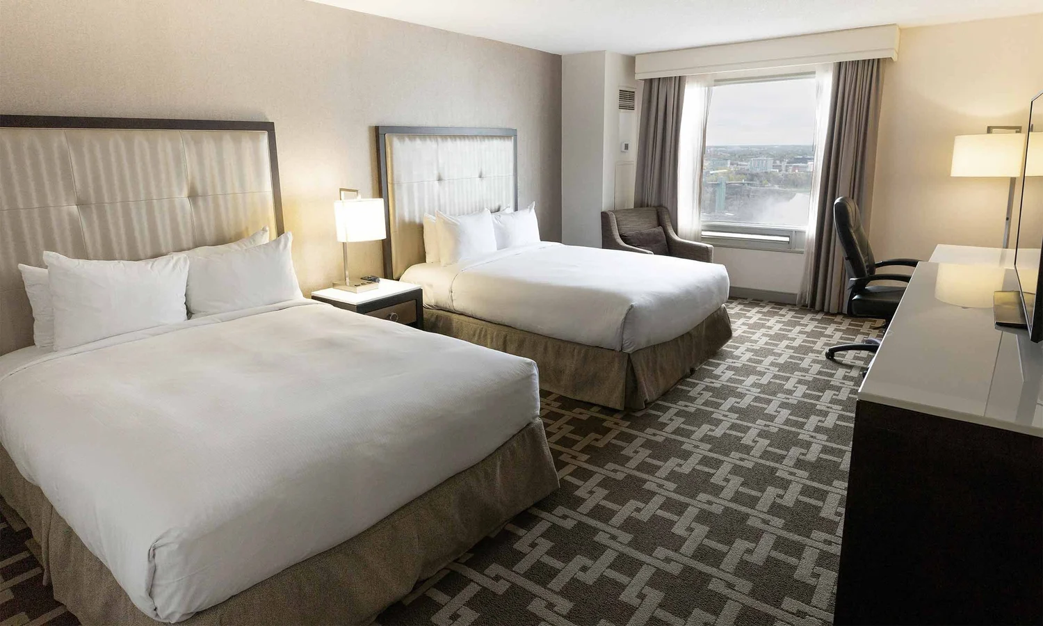 Rooms & Suites — Hilton Niagara Falls/Fallsview Hotel & Suites