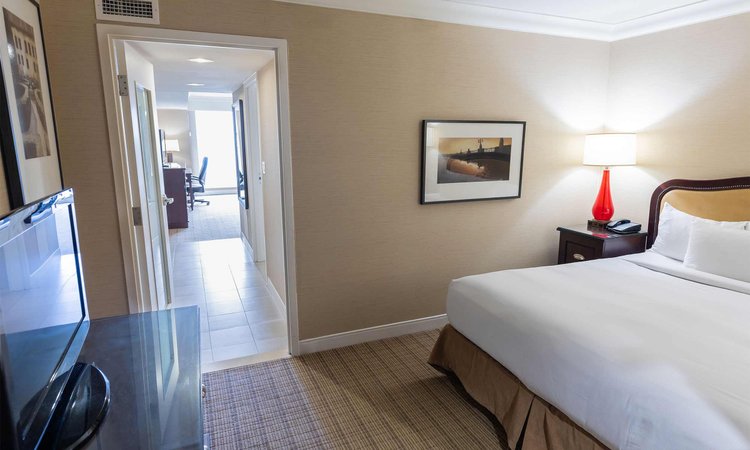 Rooms & Suites — Hilton Niagara Falls/Fallsview Hotel & Suites