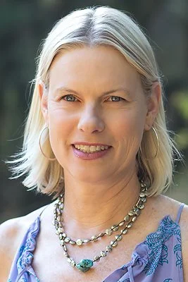 Guest Interview: Want To Fall In Love With Reading Again?! — Laura Linn ...