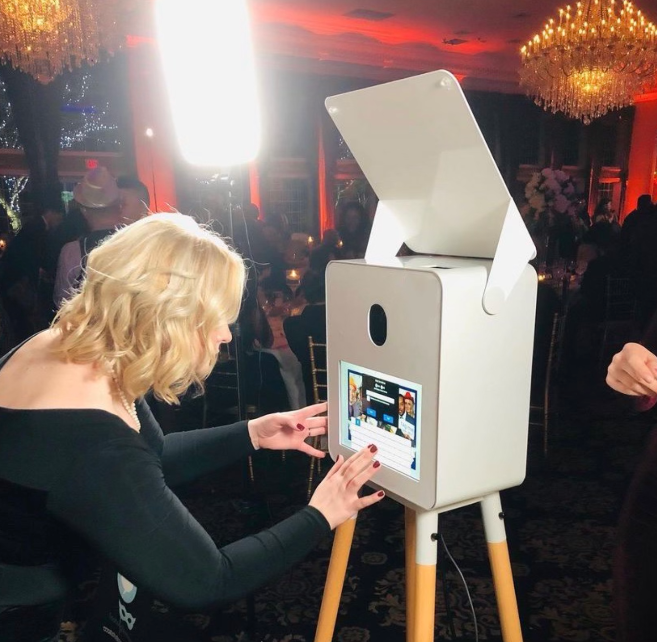 Instant Memory Booth: Sioux City's Modern Photo Booth for Events