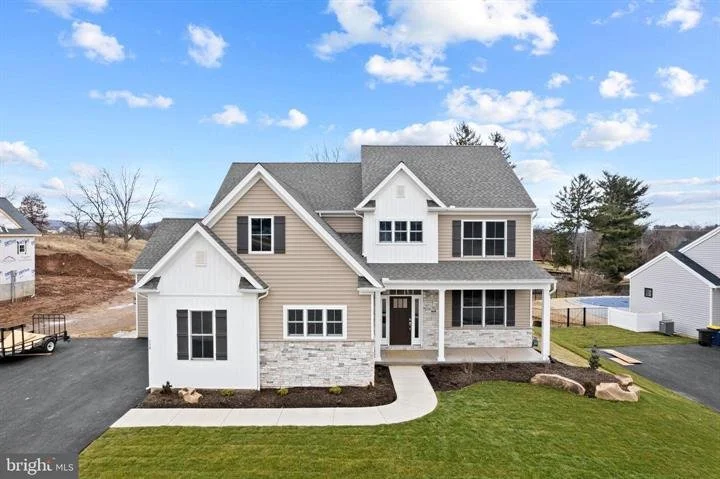 Decorah Model — Farmbrooke Meadows