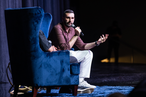 Gaza Through My Lens with Motaz Azaiza: Sharing Truth, Inspiring Action ...