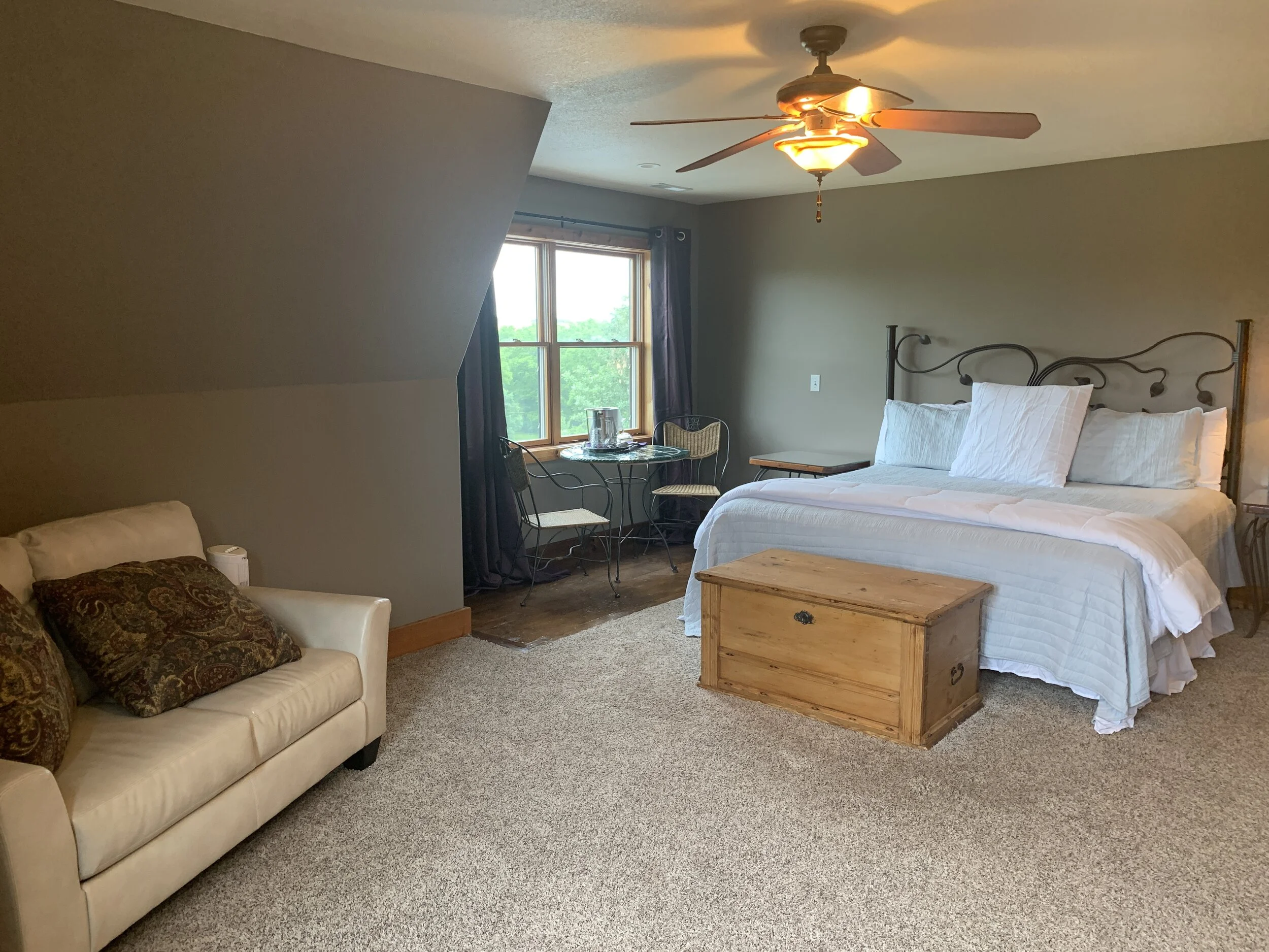 Country Inn Getaway Near Kansas City | Lodging in Lawrence, KS | Circle ...
