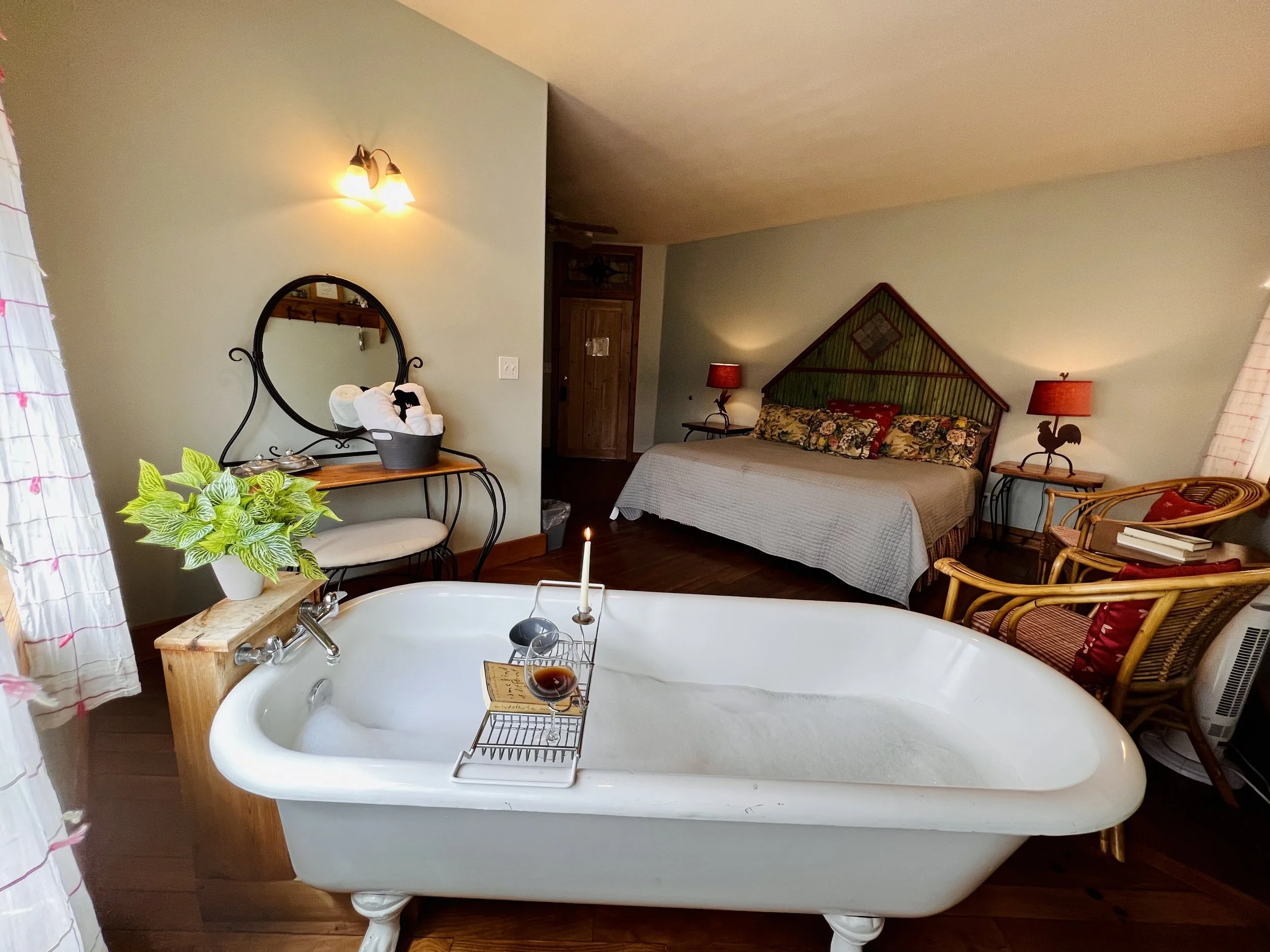 Country Inn Getaway Near Kansas City | Lodging in Lawrence, KS | Circle ...