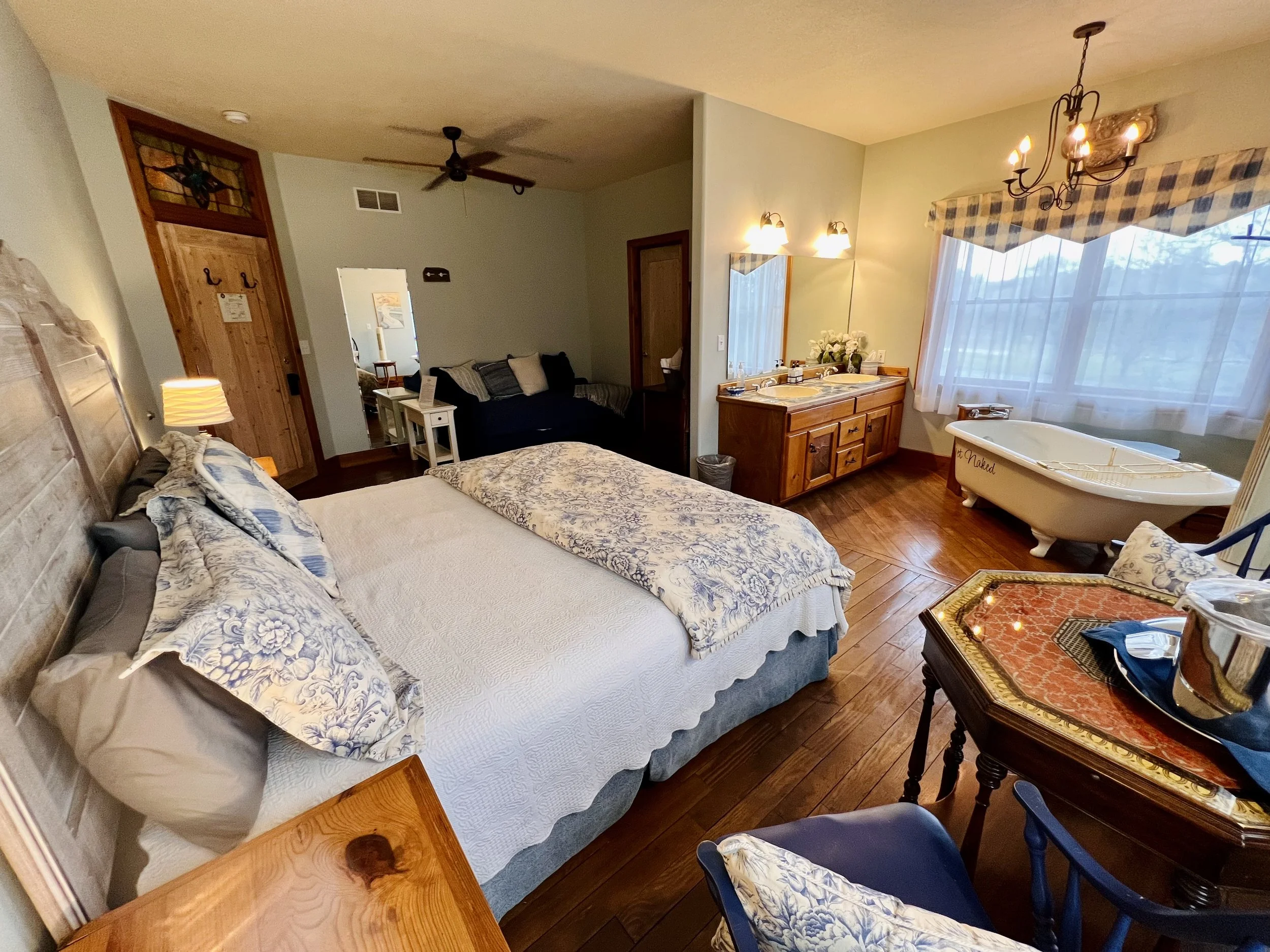 Country Inn Getaway Near Kansas City | Lodging in Lawrence, KS | Circle ...