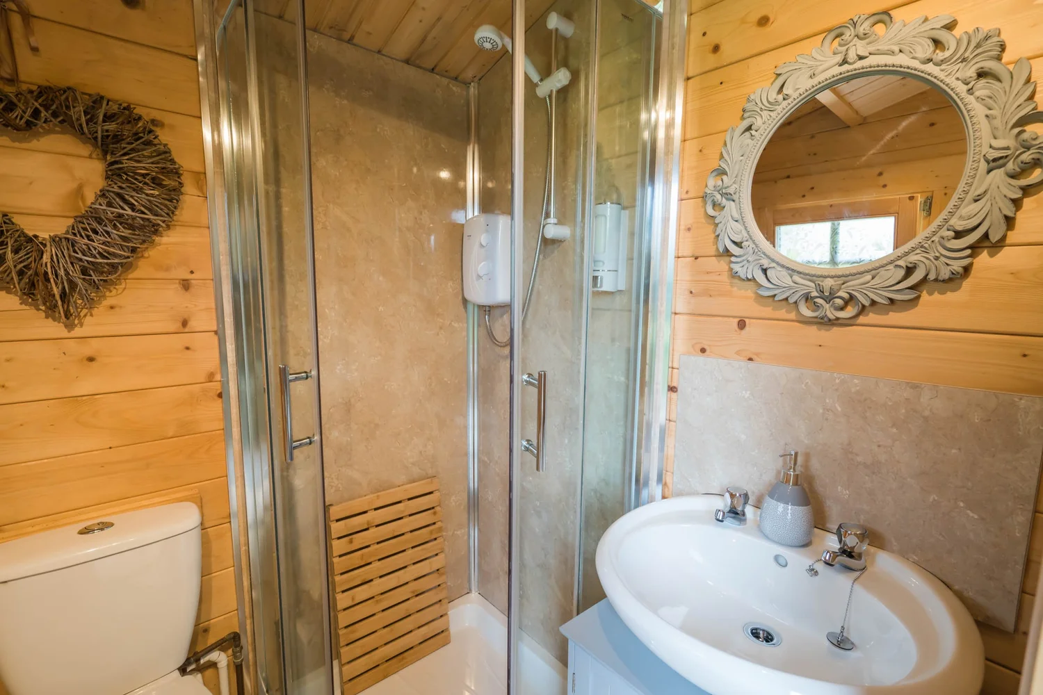 Punch Tree Lodge — Punch Tree Cabins