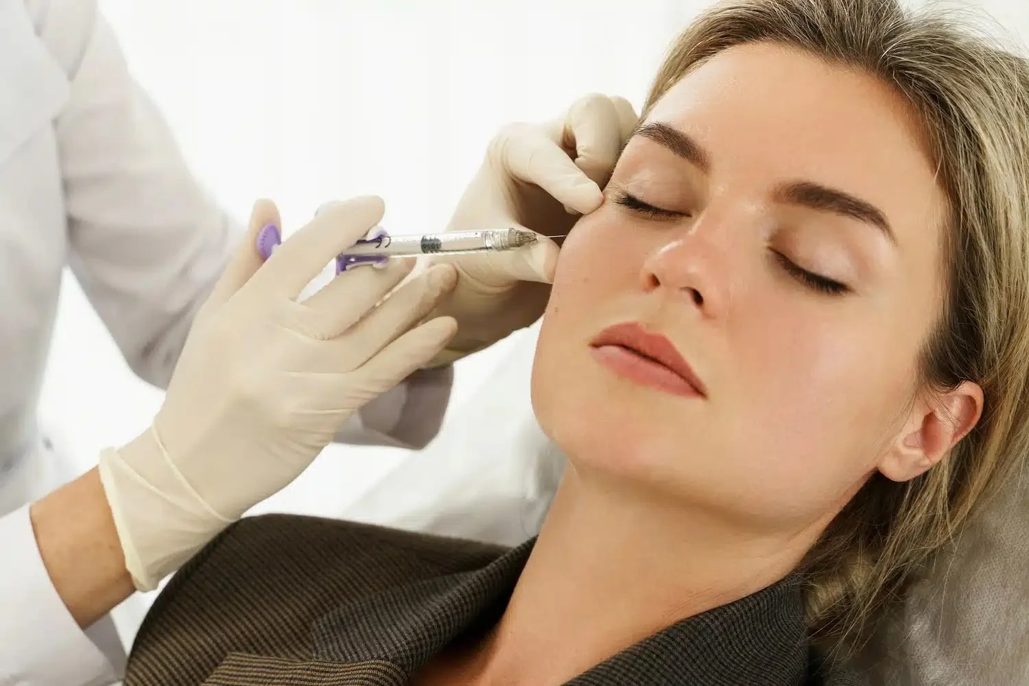 💉 The Most Underrated Area to Treat with Sculptra: The Temples ...