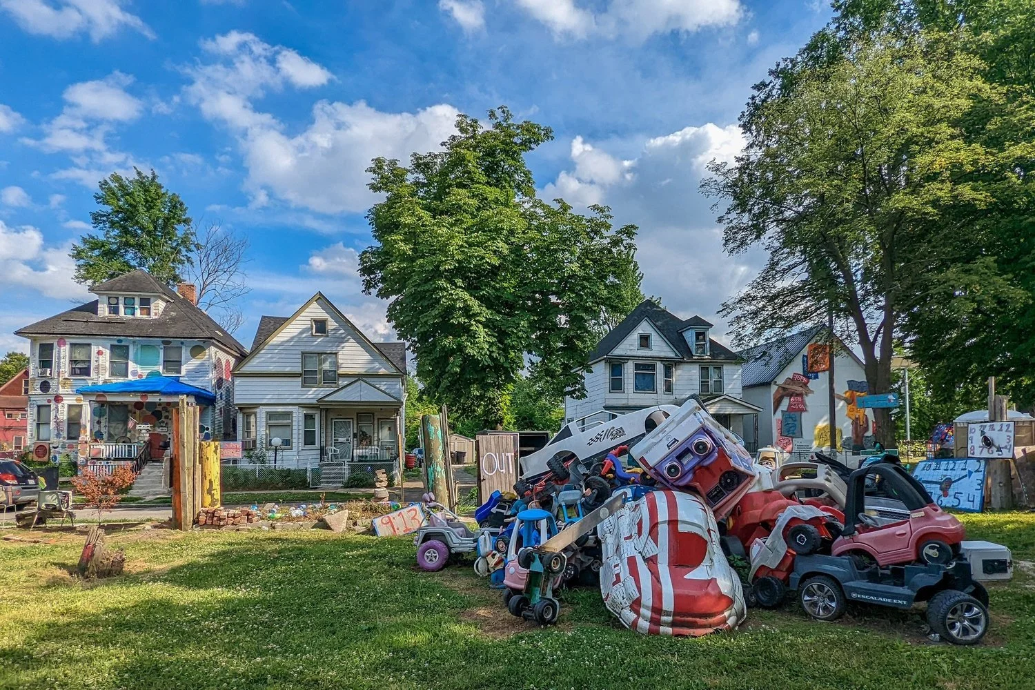 Last Stop Detroit: The Heidelberg Project — (the) curious nothing.