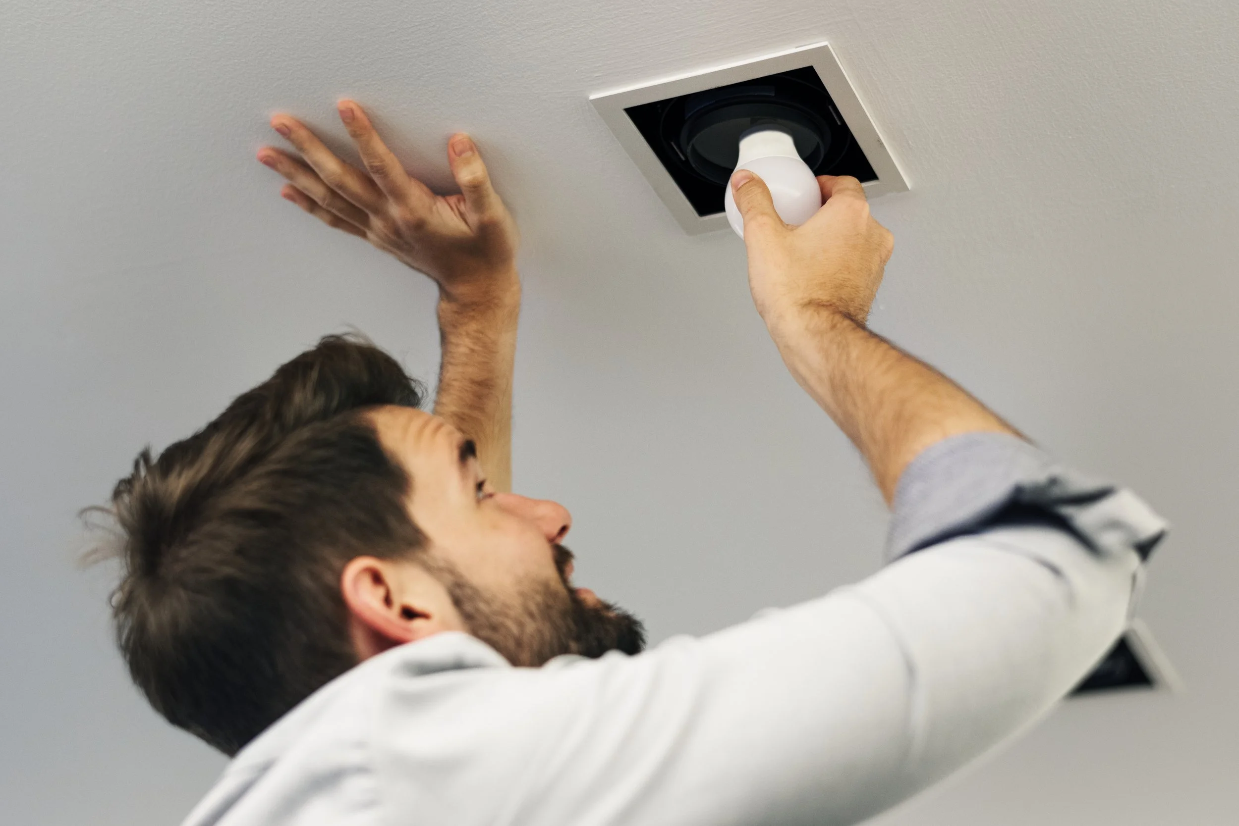 Quick Simple Guide to Change Bulbs Tall Ceilings — Amenify
