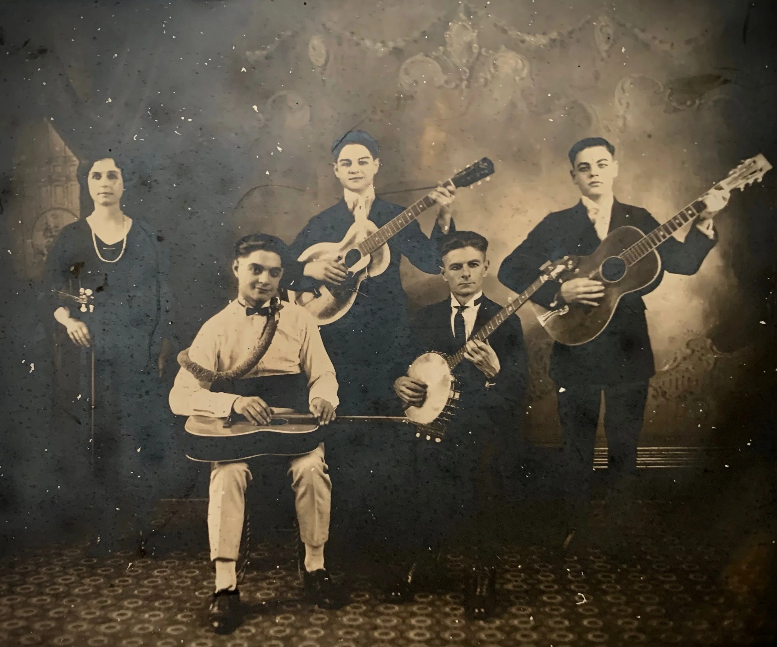 Banjo Family — Pacific String Museum