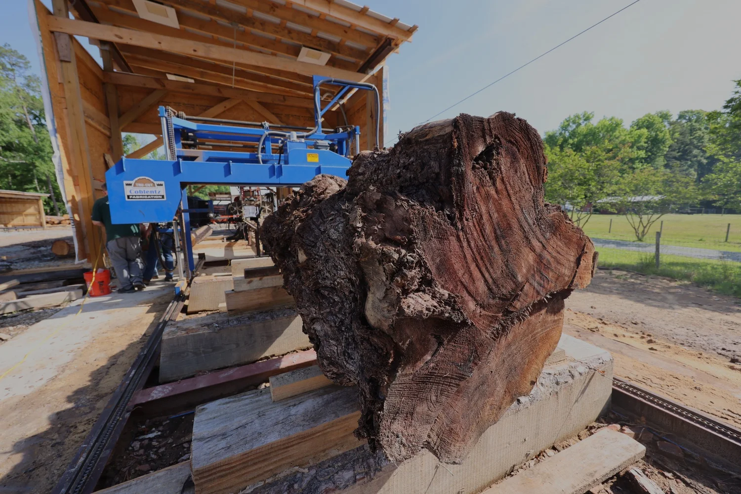 Sawmill to cut logs and make rough-cut lumber or live-edge slabs from ...