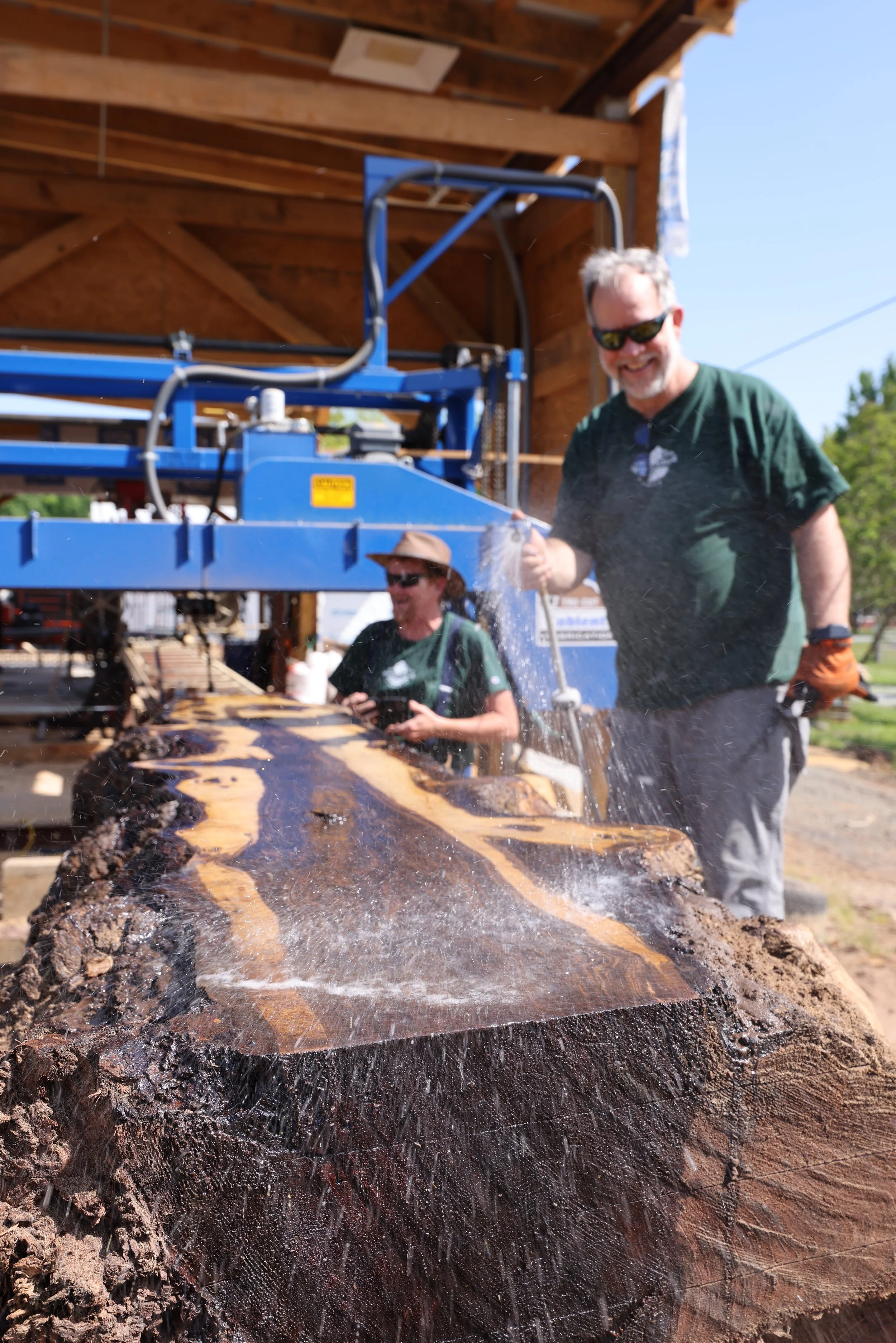 Sawmill to cut logs and make rough-cut lumber or live-edge slabs from ...