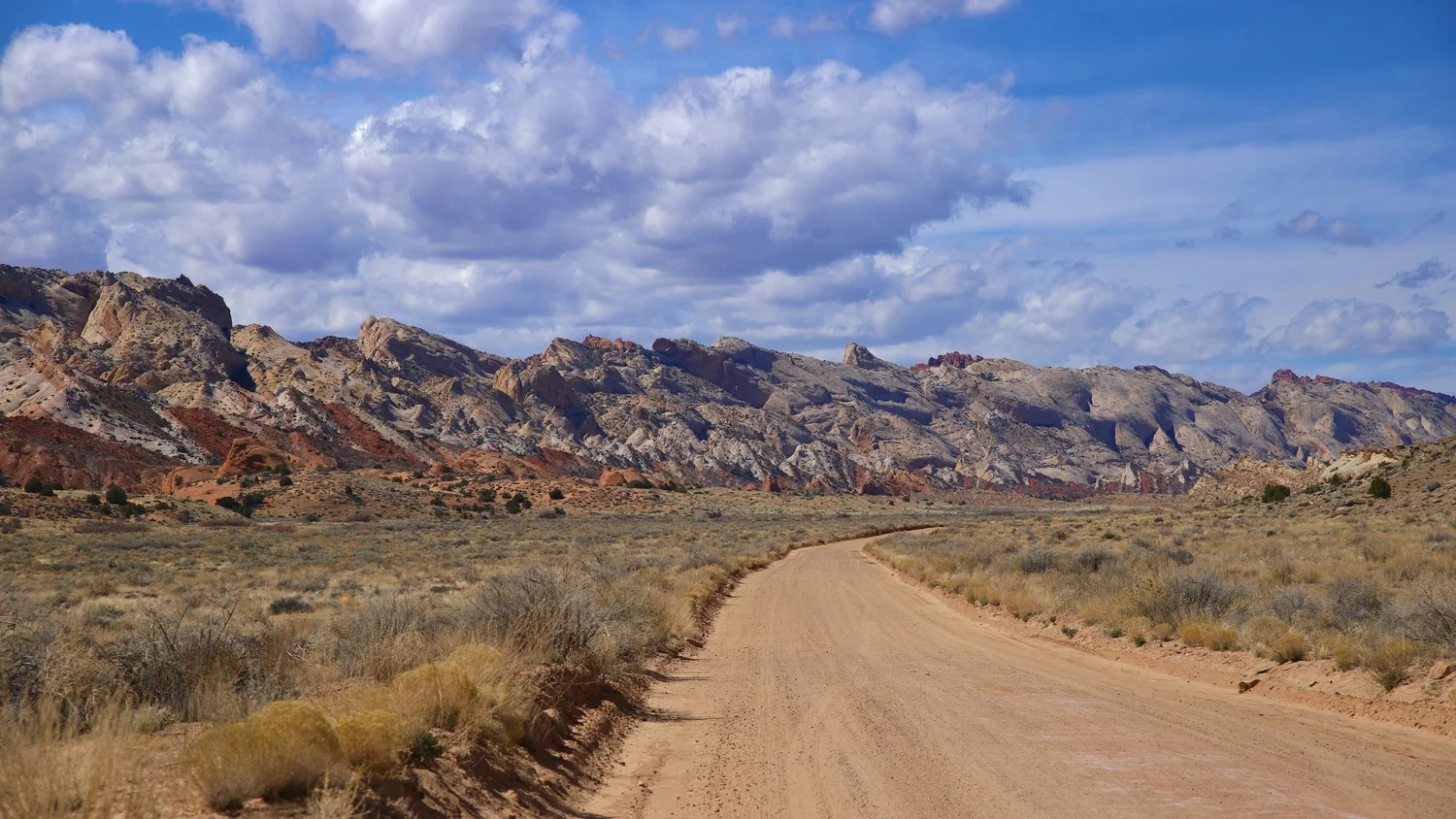 The Notom-Bullfrog Road in Capitol Reef National Park & Glen Canyon ...