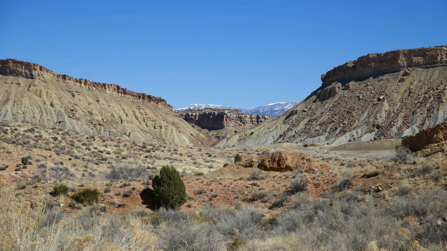 The Notom-Bullfrog Road in Capitol Reef National Park & Glen Canyon ...