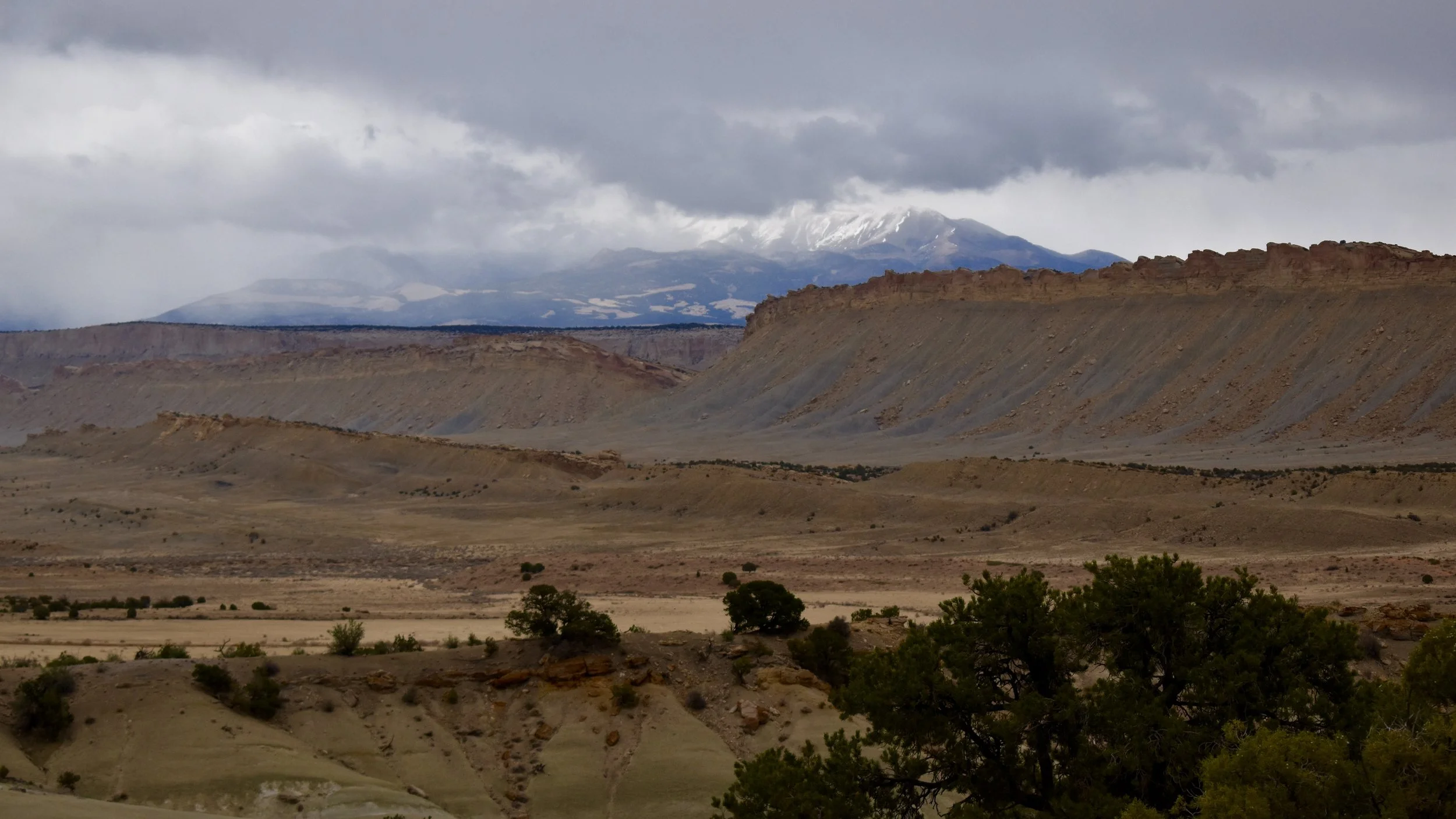 The Notom-Bullfrog Road in Capitol Reef National Park & Glen Canyon ...