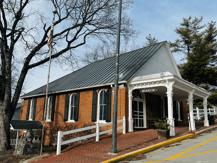 Weston Walking Tours — Visit Weston Mo - Weston Chamber of Commerce