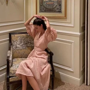 Discover the Top 10 Traits of Elegant Women for Timeless Grace and ...