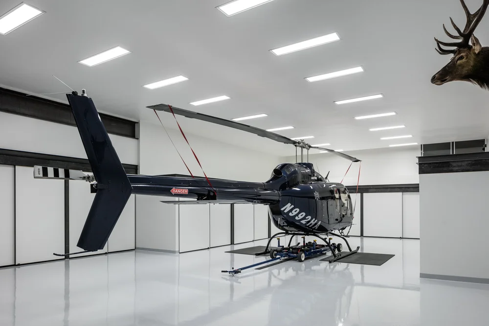 Helibarn Studio - Modern Aviation Building in Montana by Tomecek Studio ...