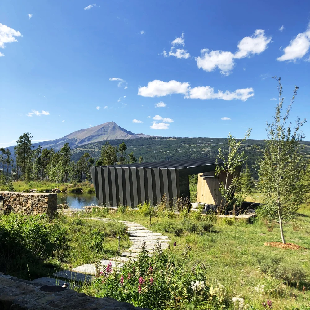Helibarn Studio - Modern Aviation Building in Montana by Tomecek Studio ...
