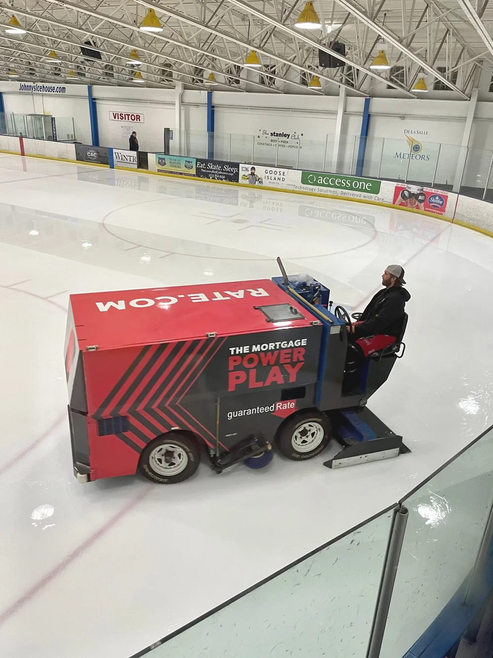 Employment Opportunities — Johnny's Icehouse