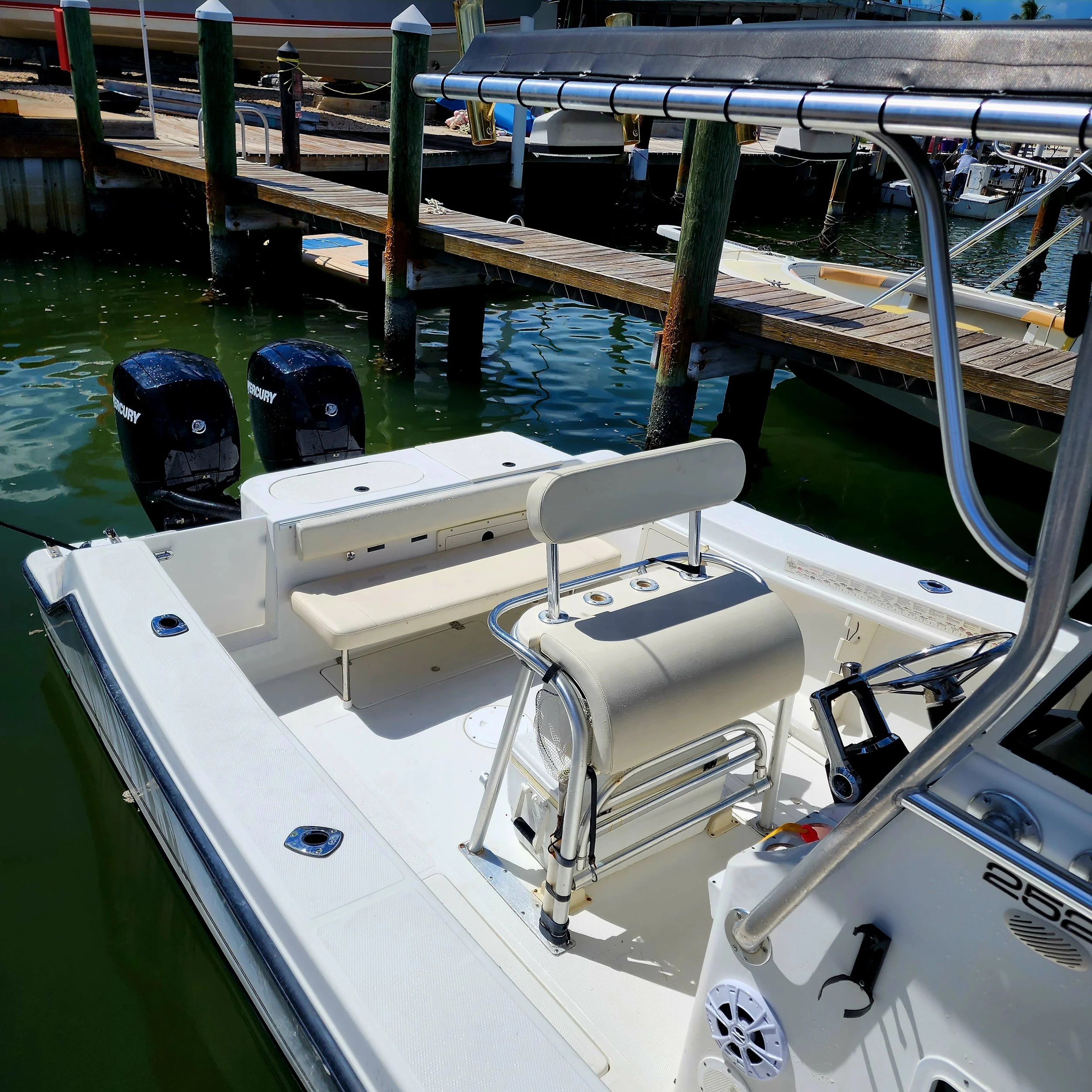 26' MAKO (TWIN ENGINE) — COCO'S BOAT RENTALS | MARATHON FLORIDA