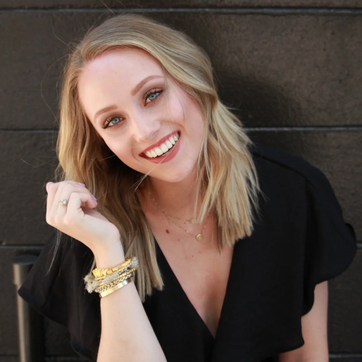 MAKEUP LESSONS & APPLICATIONS — Studiocara