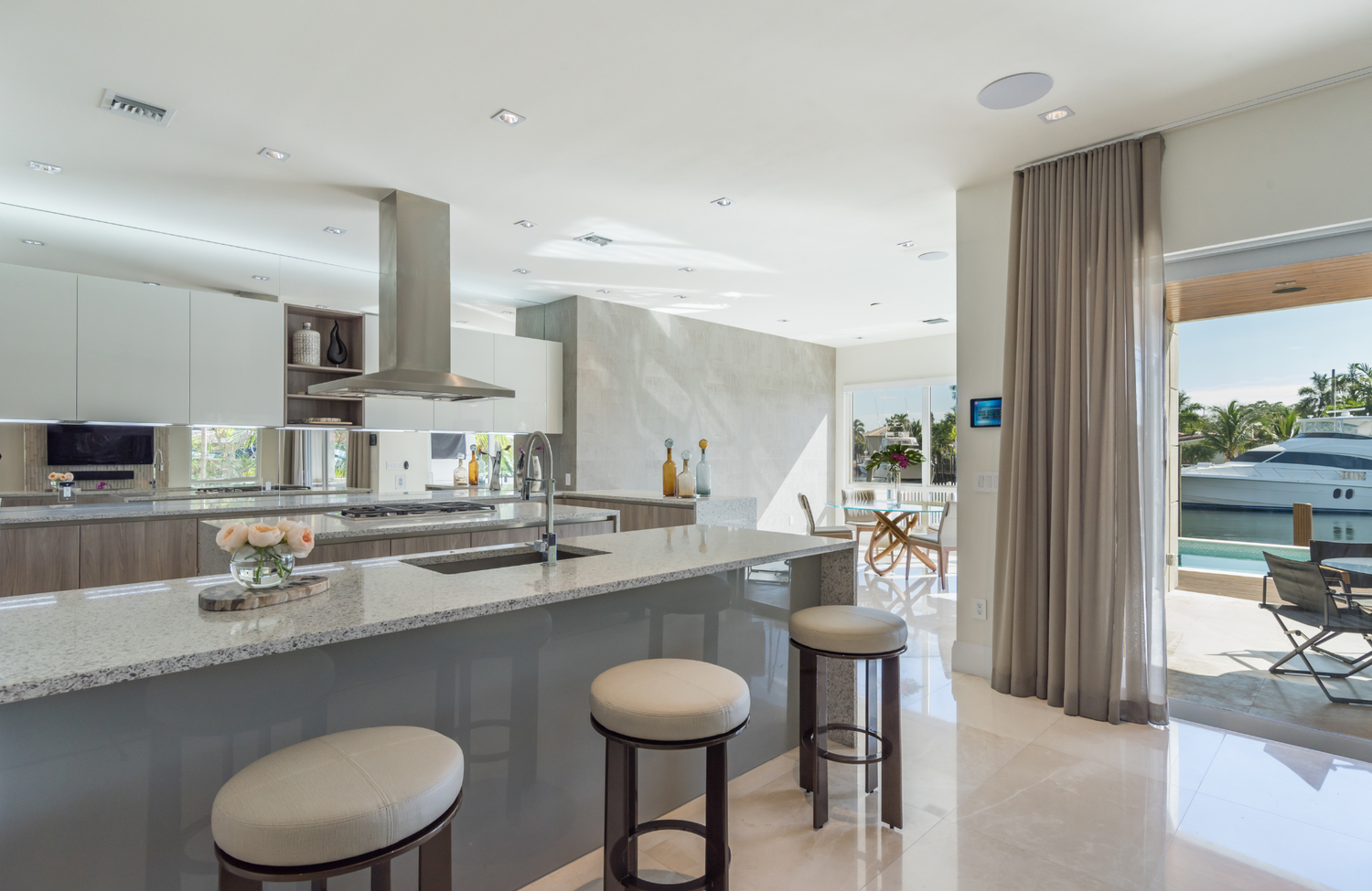 3 Features Your Kitchen Island Needs to Look Fantastic & Function Well ...