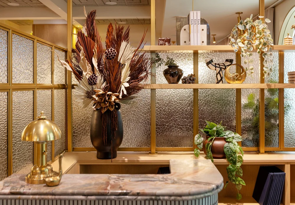 Earls Kitchen + Bar Yorkville — Peregrine Millwork Ltd.