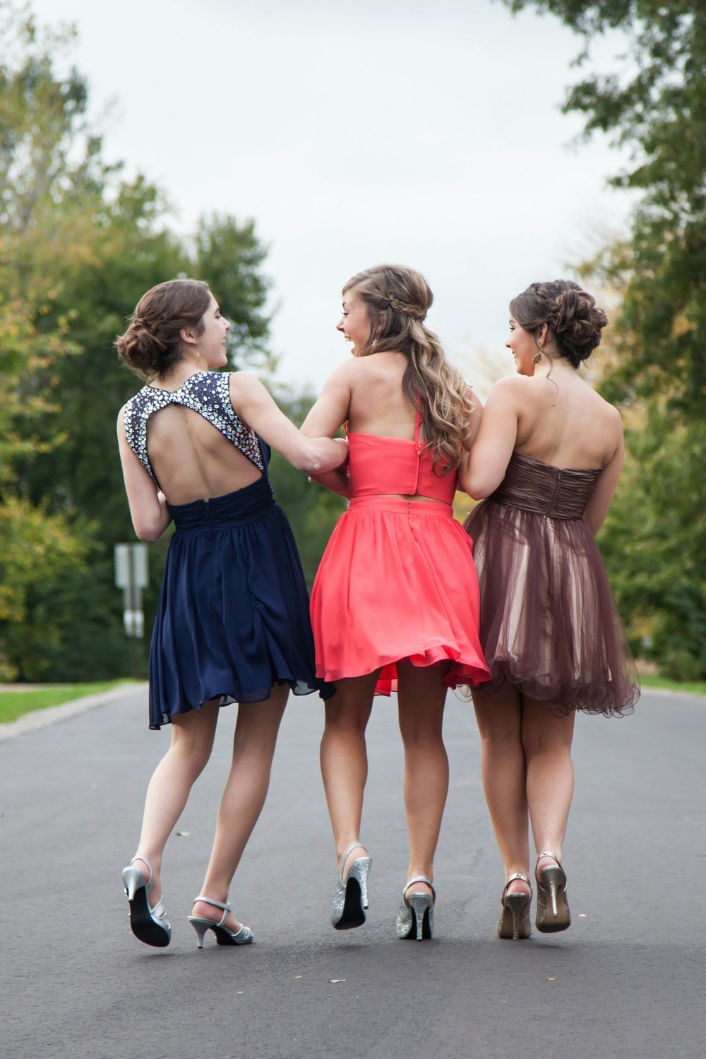 Prom 2025 Guide: Fashion Trends, Must-Have Photos & How to Make It ...