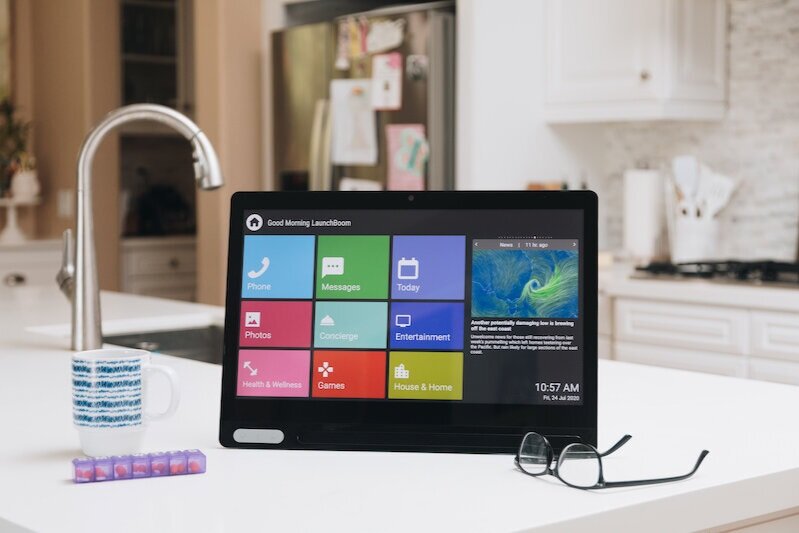 Lumin - Seniors tablet for duress safety, phone & video calls