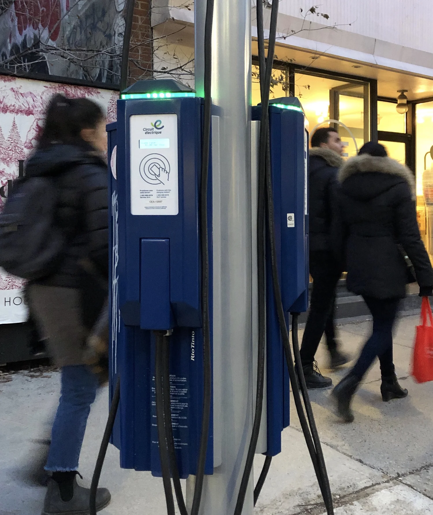 Borne de Recharge pour Montreal — Dikini