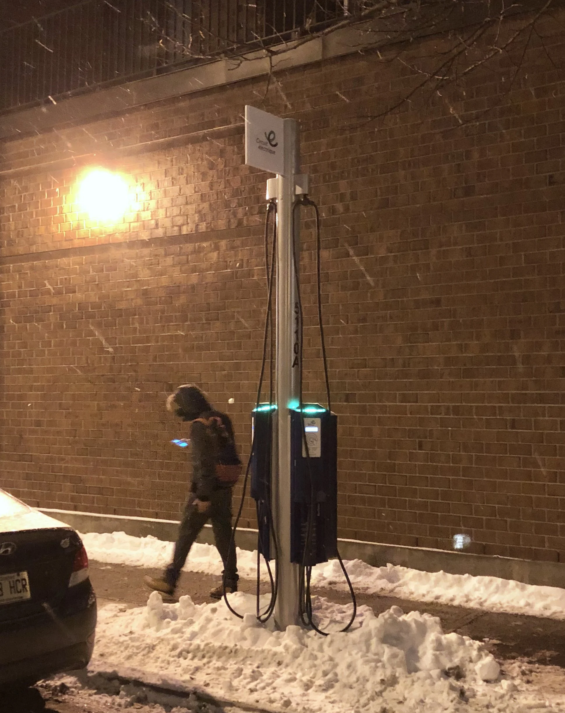Charging station for Montreal - Dikini