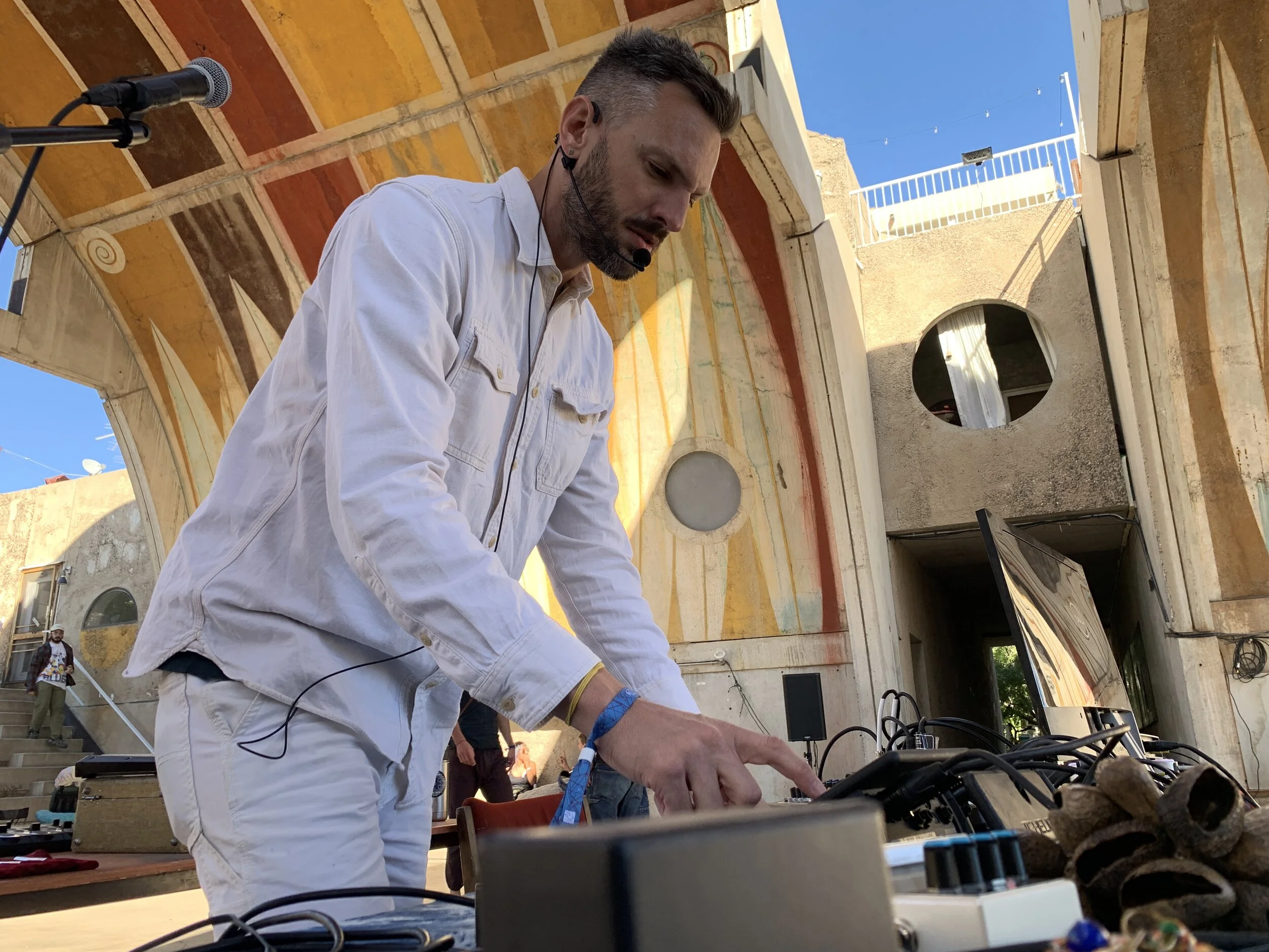 Davin Youngs | Singer & Sound Healer | Chicago, IL, USA