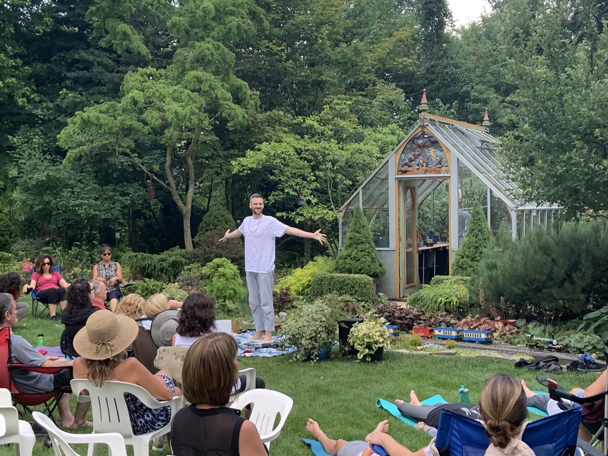 Davin Youngs | Singer & Sound Healer | Chicago, IL, USA