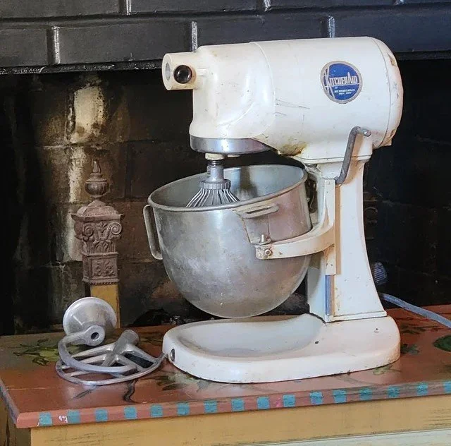 Exploring the Timeless Appeal of Vintage Kitchenware: 5 Iconic Brands ...