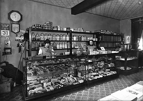 A Sweet Look Back at the Candy of the 1900s Through 1950s — Vintage Virtue