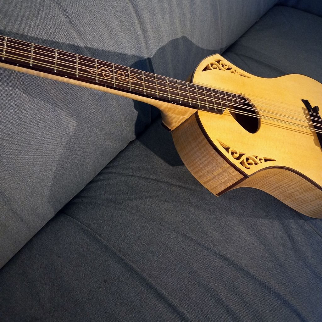 Mandocello — Y. Stern String Instruments